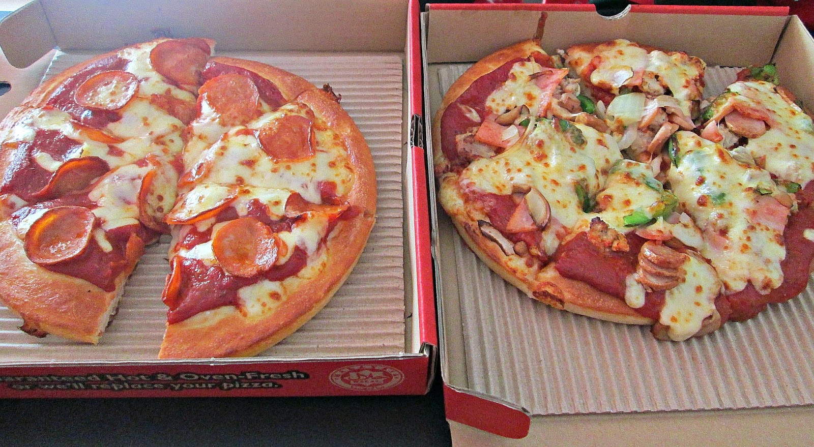 Spice of My Life: Kek Red Velvet + Pizza Chicken Supreme = Awesome